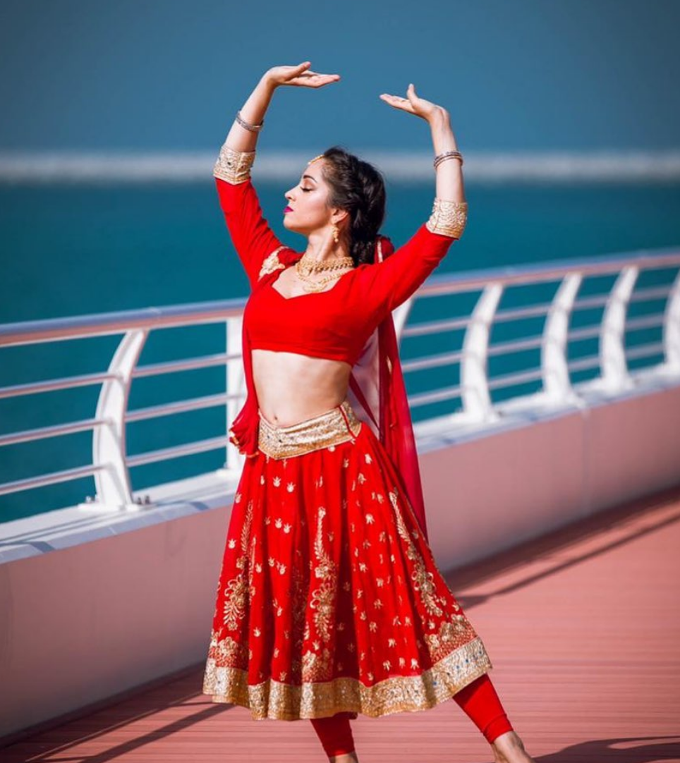 Bollywood dancers strike a pose, then do theatrical choreography to ...