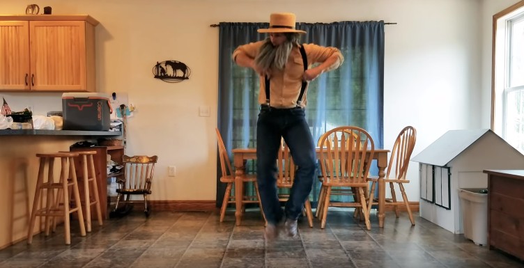 “Amish” man takes on latest internet dance chanllenge & internet loves it
