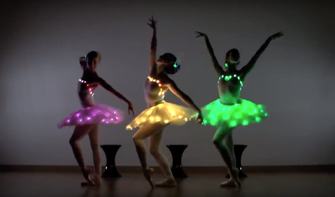 Ballerinas give incredible ‘light show’ dancing in LED tutus
