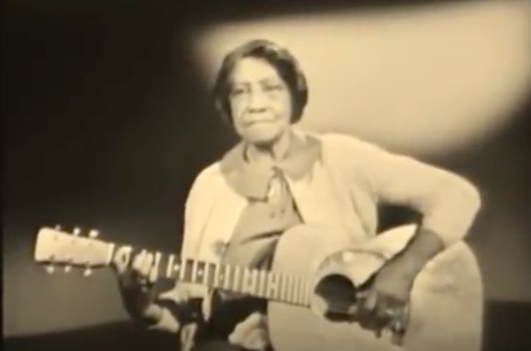Blues artist Elizabeth “Libba” Cotten plays beautiful original song in ...