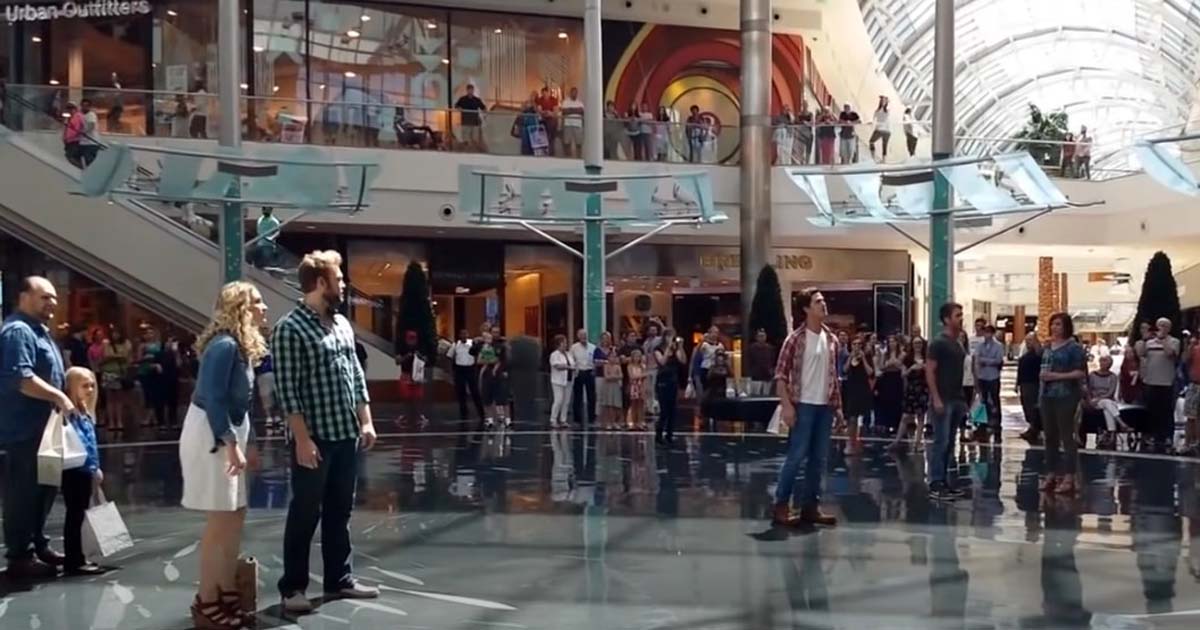 The crowd at the mall in Orlando does impressive ‘Les Miserables’ flash mob