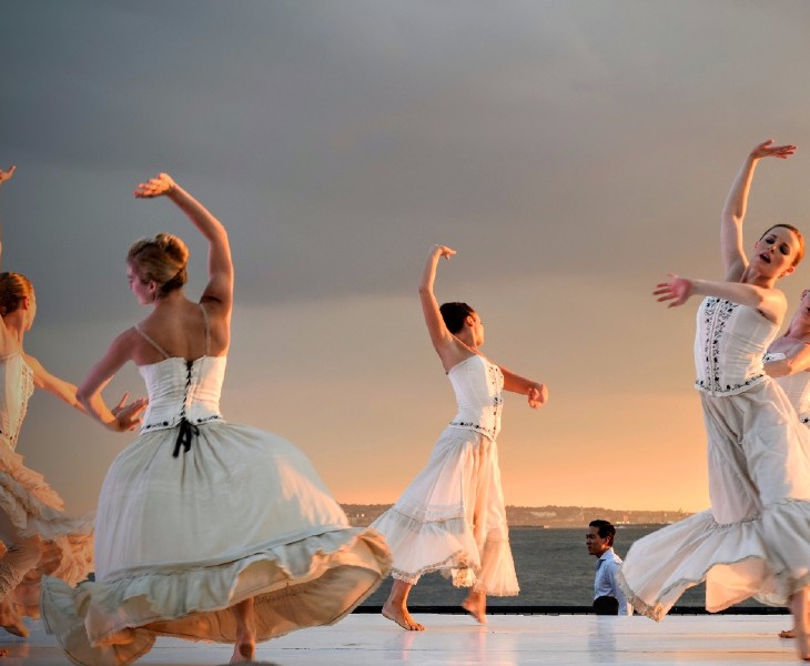 Mom-daughter duo give chills with perfect ‘Wish Upon A Star’ dance