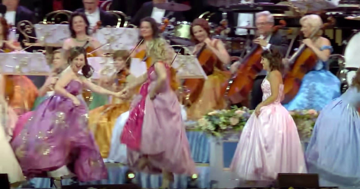 Live performance of ‘Macarena’ by original group still gets the crowd ...