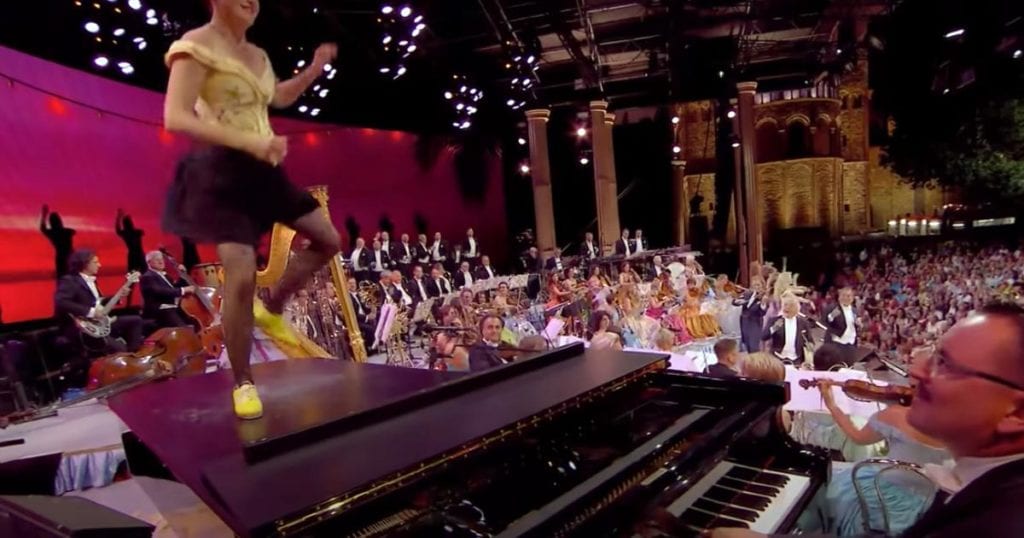 Live performance of ‘Macarena’ by original group still gets the crowd ...