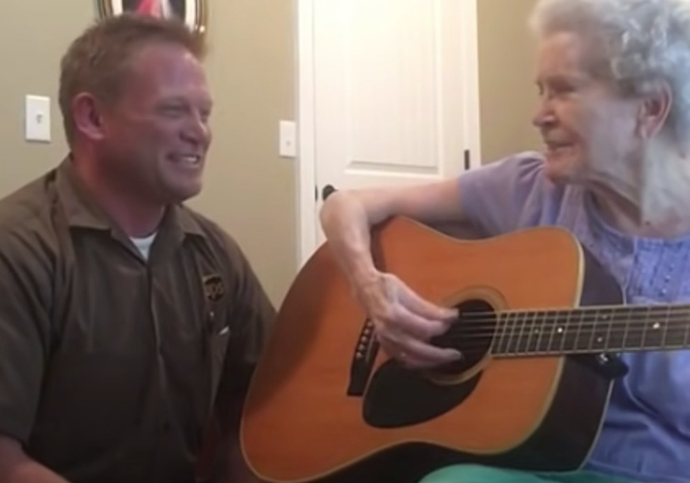 Son sings with 90-year-old mom as she strums guitar and melts hearts ...